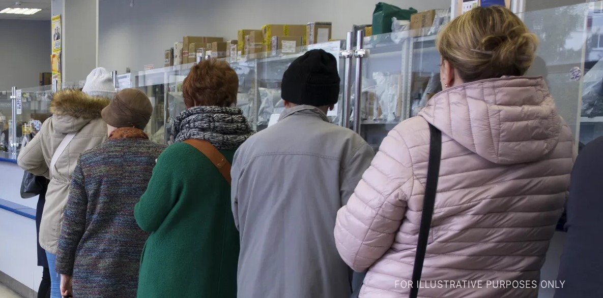 Story of the Day: Poor Man Lets Woman Jump Queue at Store, Sees Her Get ...