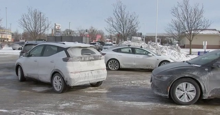Freezing Chicago Cold Leaves Desperate EV Owners Unable To Charge Their ...