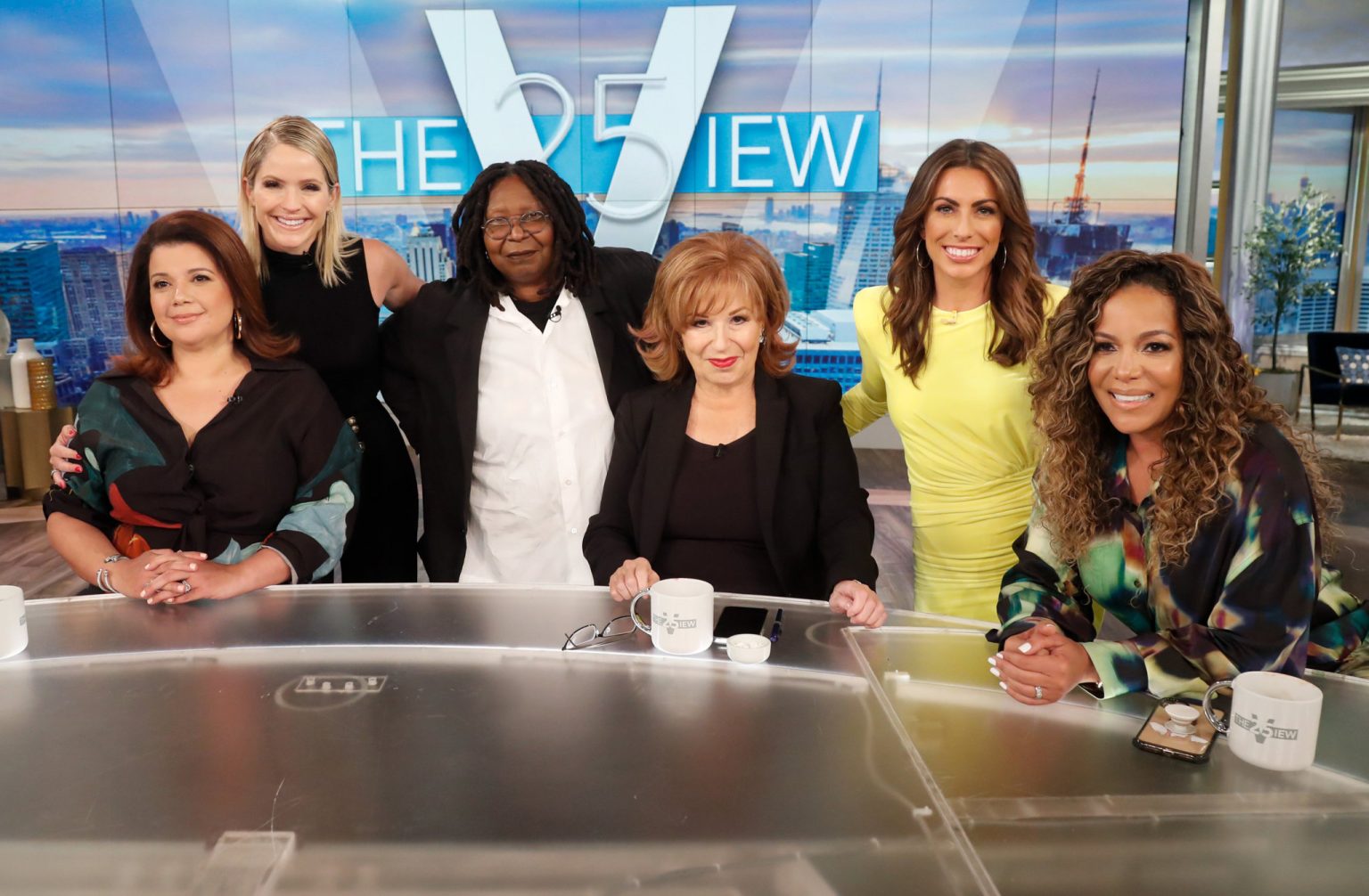 Oprah Winfrey Shocks People by Announcing Her Departure from the US ...